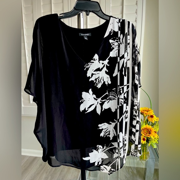 Roz & Ali | Tops | Roz Ali Black White Floral Asymmetric Sheer ...